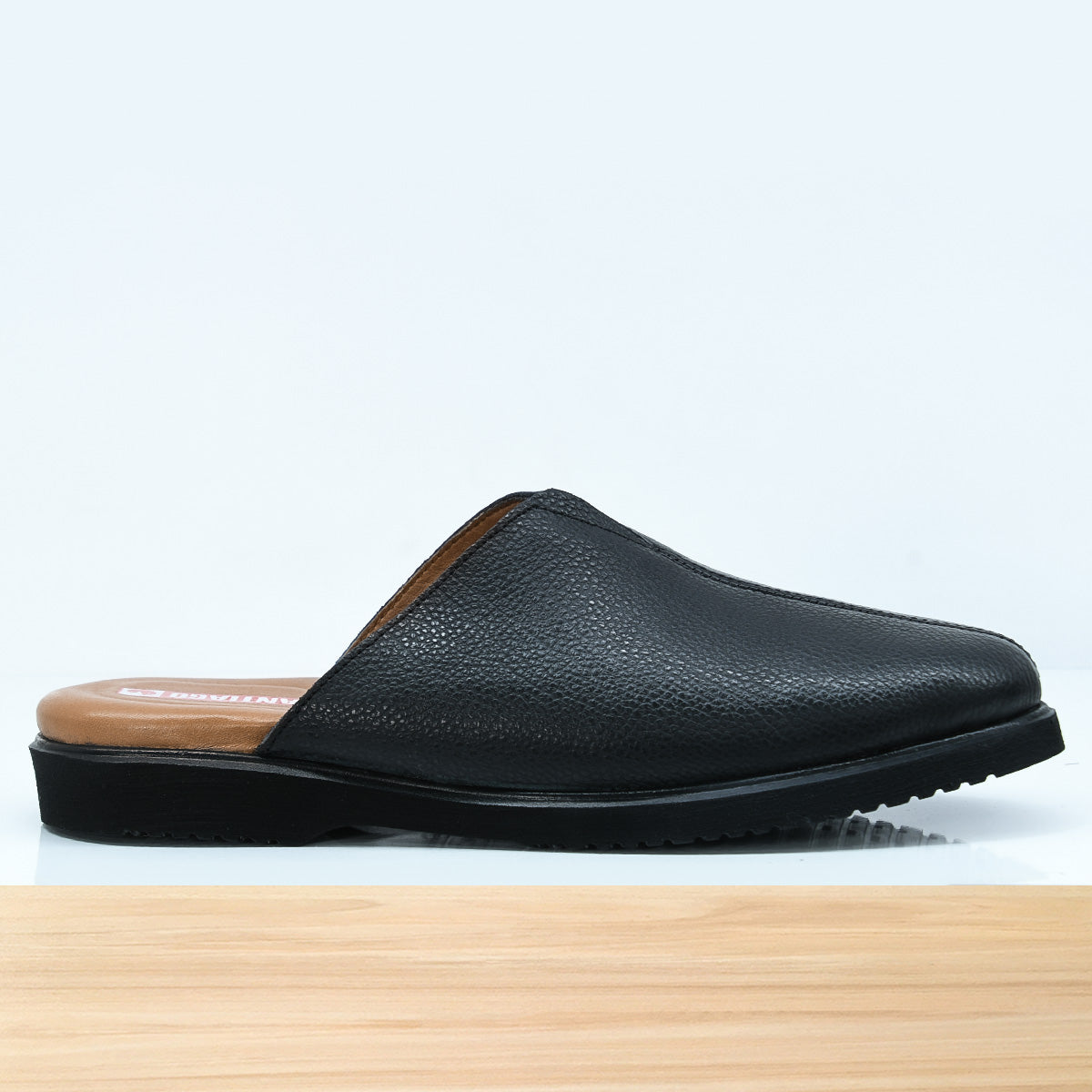 201 Sakkala Noir – SANTIAGO®